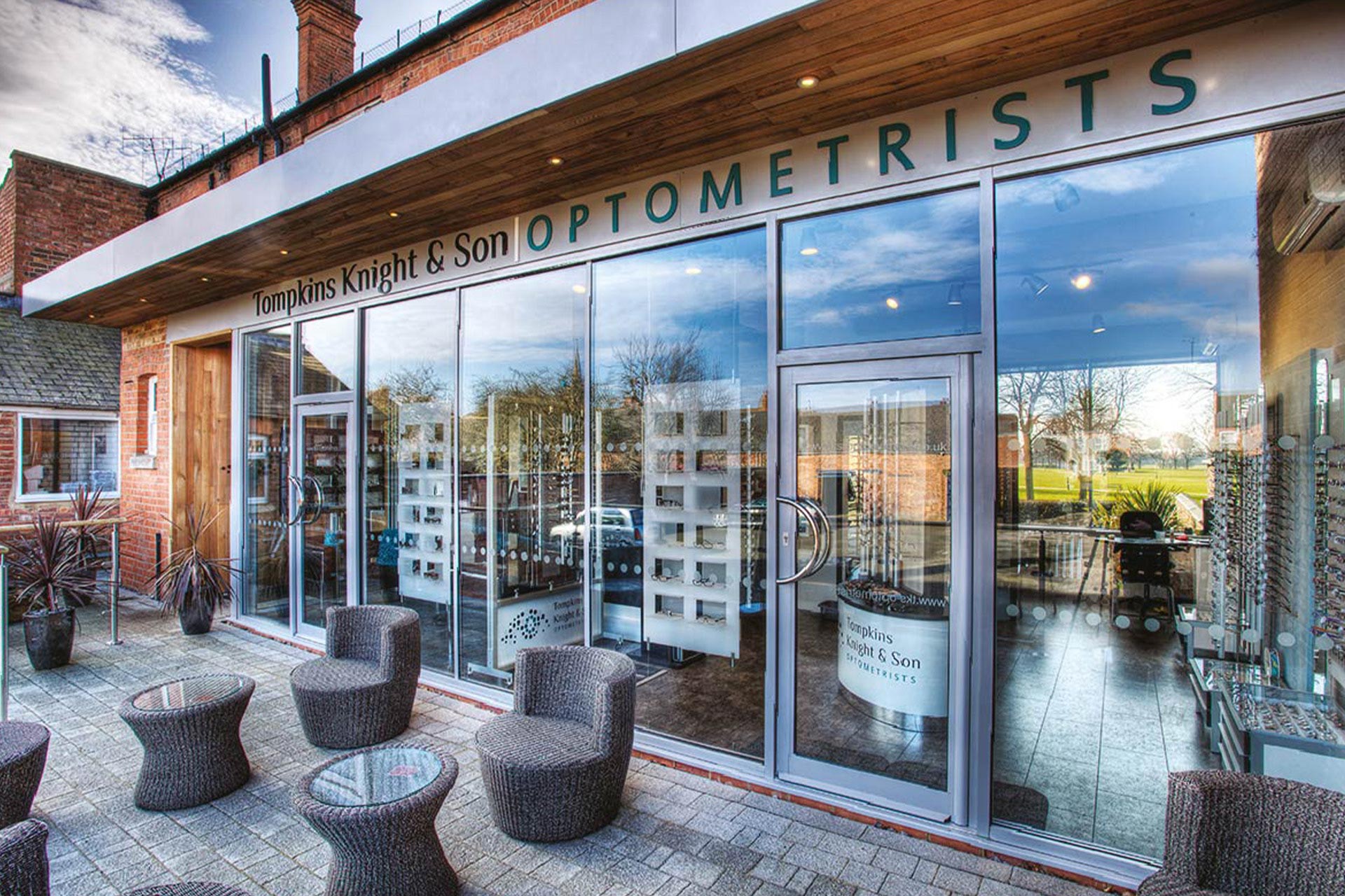 WHAT IS AN OPTOMETRIST? - TK&S Optometrists